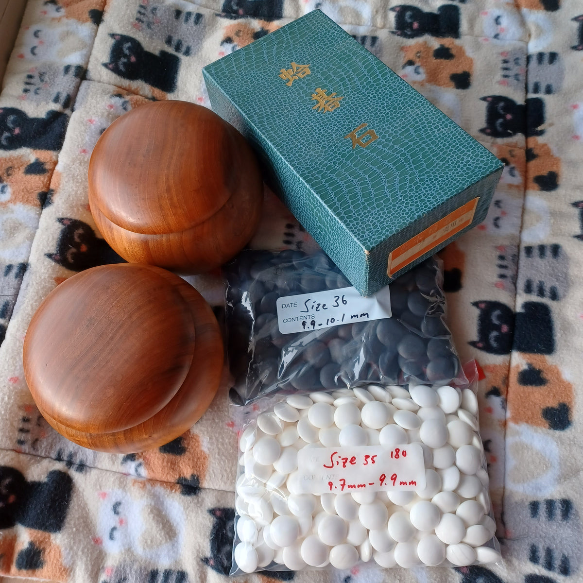 #C223 - Size 35 Go Stones (Slate and Mexican Clamshell) and Go Bowls ...